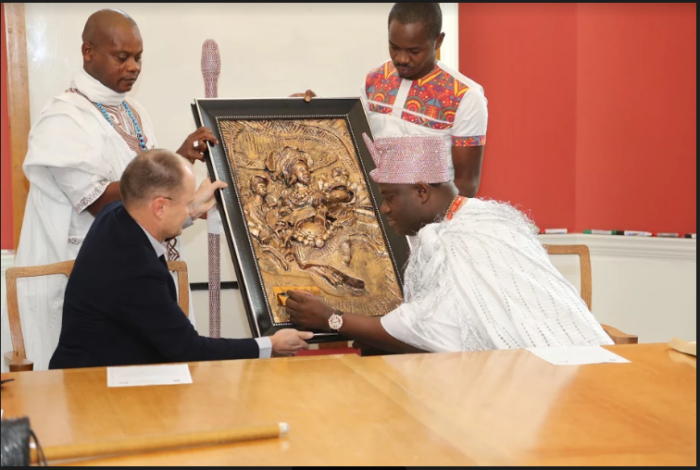 Photos: Ooni visits African Studies Centre at Oxford University