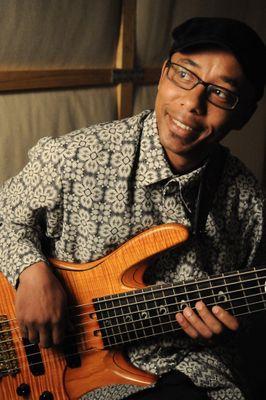 Jazz artist Manzini plays guitar during brain surgery - P.M. News