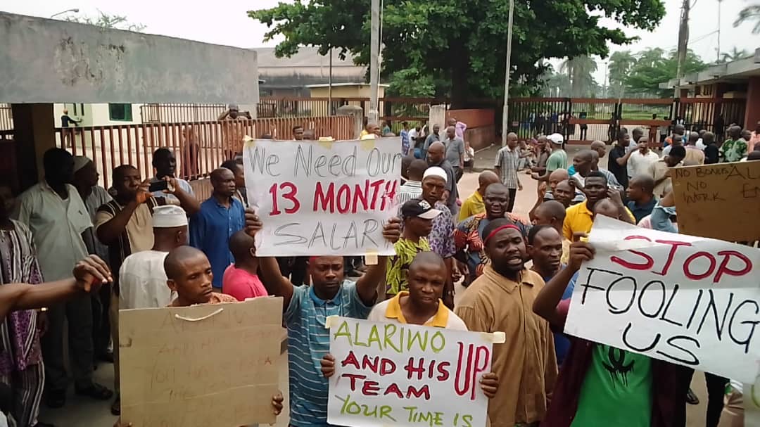 Police disperse Textile workers protesting in Ikorodu - P.M. News