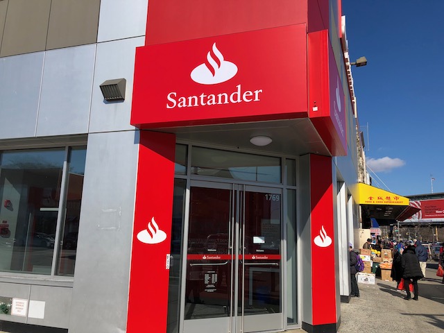 Santander Bank turns Santa Claus on Christmas Day, credits accounts ...