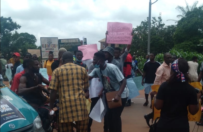 ASUU Strike: NANS protest in Nsukka, block expressways - P.M. News