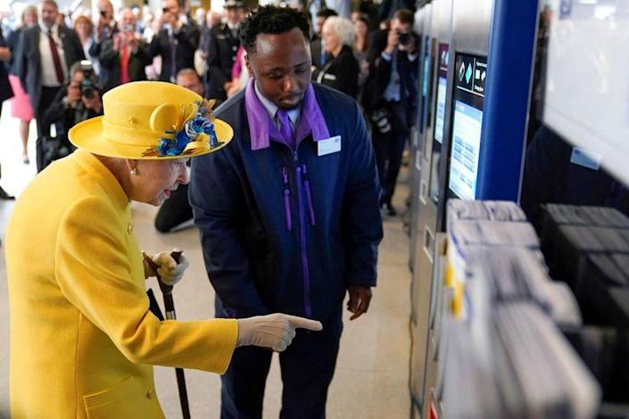 Queen makes surprise appearance at Elizabeth line opening ceremony - P ...