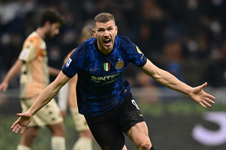 Dzeko leads Inter Milan to first win, Sporting Lisbon clinch late ...