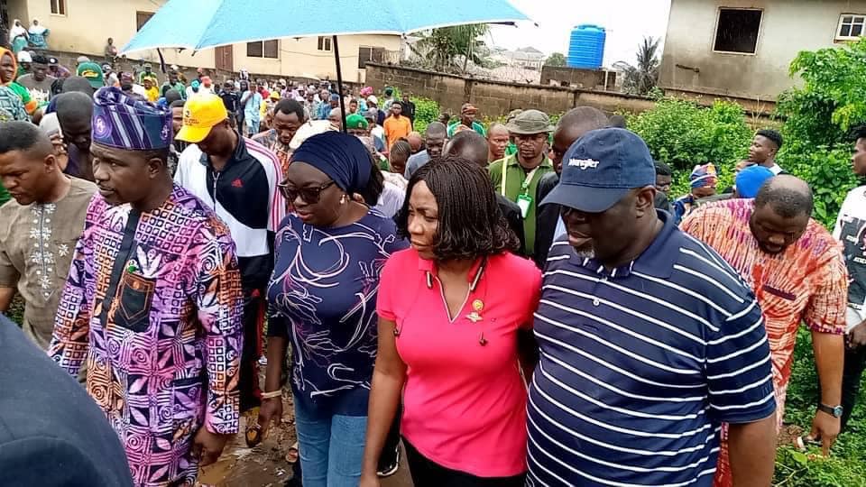 Ogun extends helping hand to victims of Olambe-Matogun inferno - P.M. News