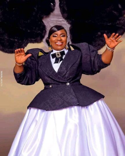 Mama Rainbow so cute at 80, marks birthday in grand style (video ...