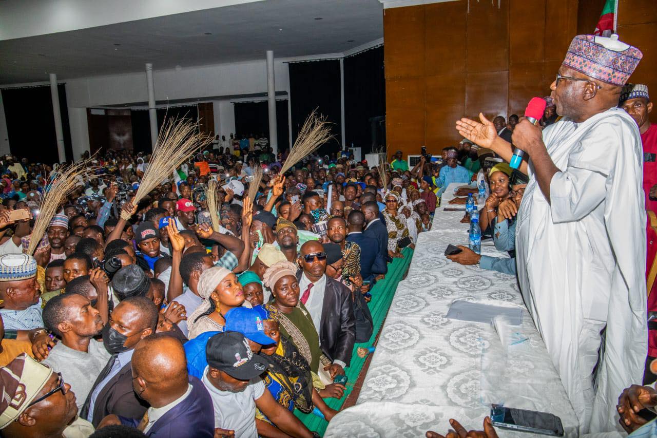 PDP chieftains, others defect to APC in Kwara – P.M. News