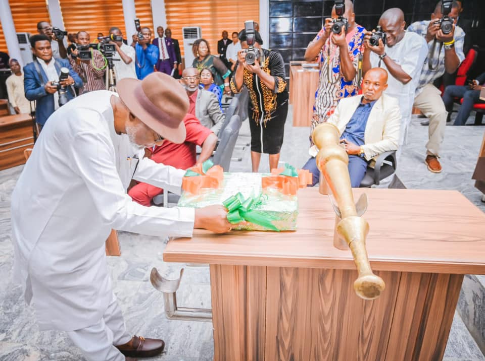 Gov. Akeredolu presents N272.7bn 2023 budget to Ondo Assembly - P.M. News