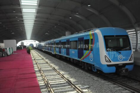 Buhari unveils iconic Lagos Blue Line Rail project, Cultural Centre - P ...