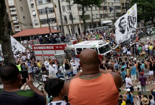 Thousands usher Brazilian legend Pele home (Photos) - P.M. News