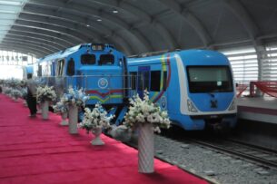 Buhari unveils iconic Lagos Blue Line Rail project, Cultural Centre - P ...