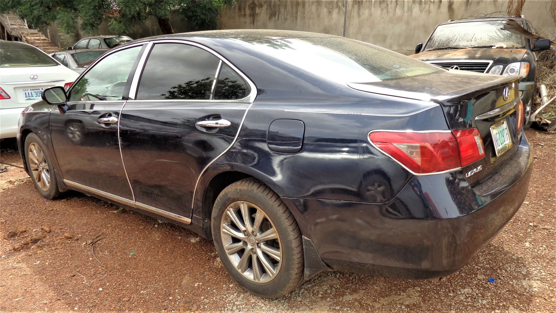 EFCC nabs 33 fraudsters, seizes 4 luxury cars (photos) - P.M. News