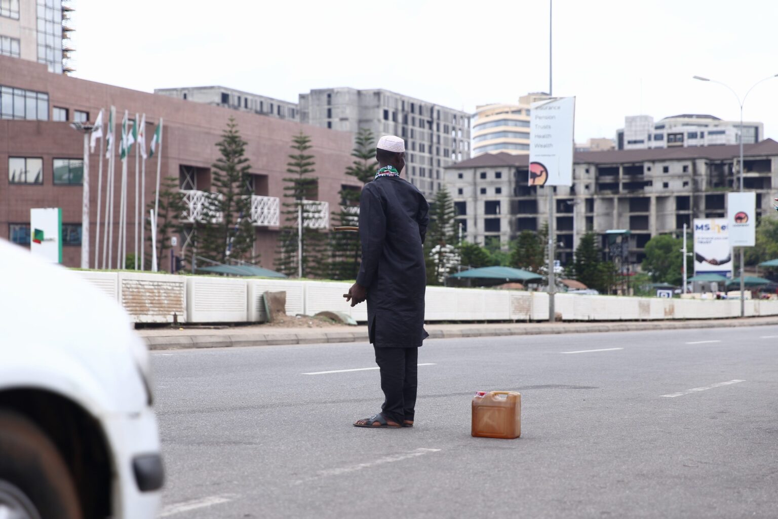 Black market thrives as long queues for petrol bite harder (photos) – P ...
