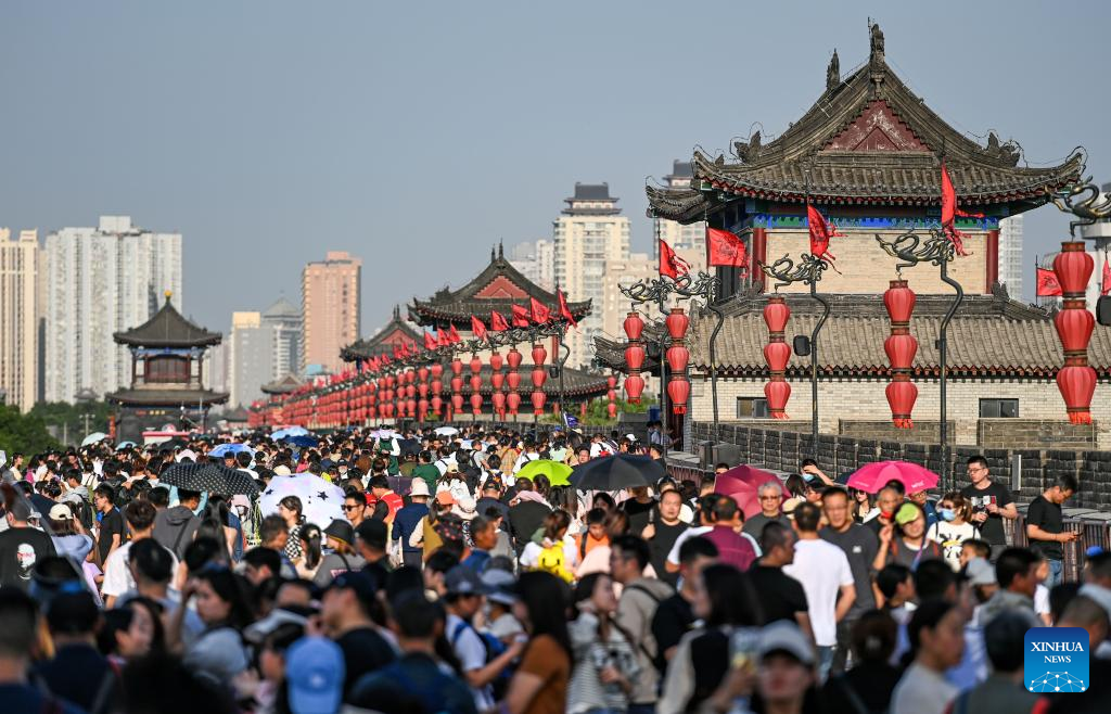 China witnesses travel boom during May Day holiday (Photos) - P.M. News