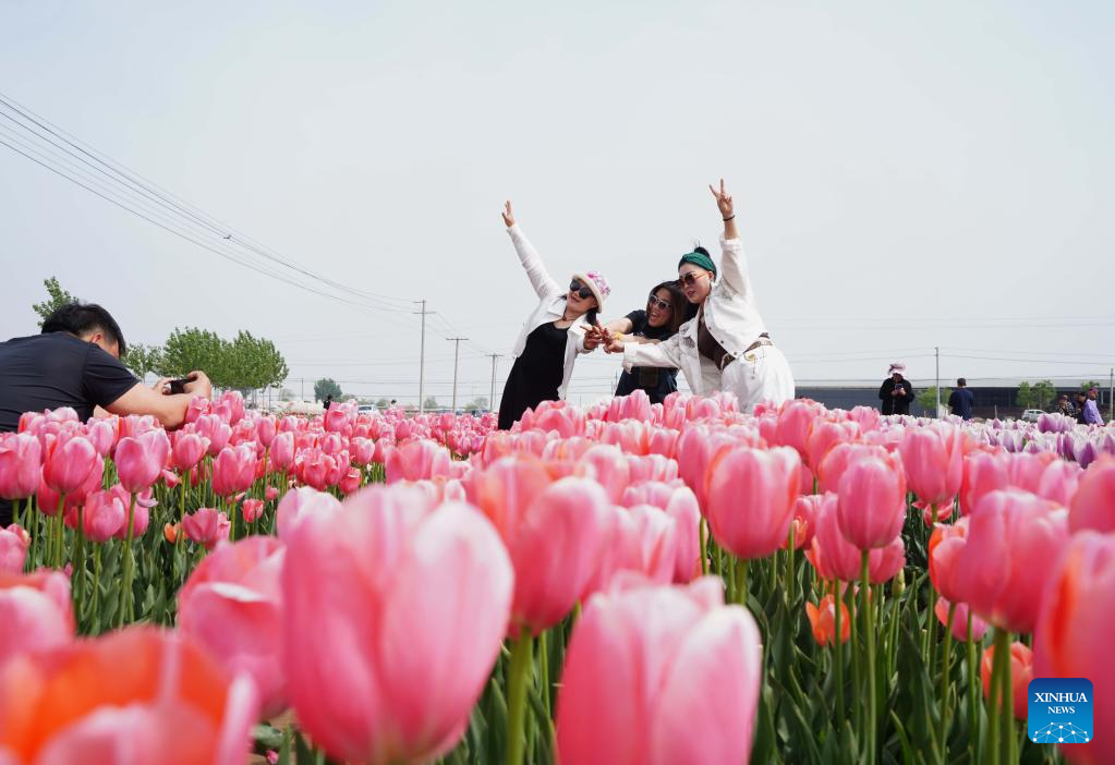 China witnesses travel boom during May Day holiday (Photos) - P.M. News