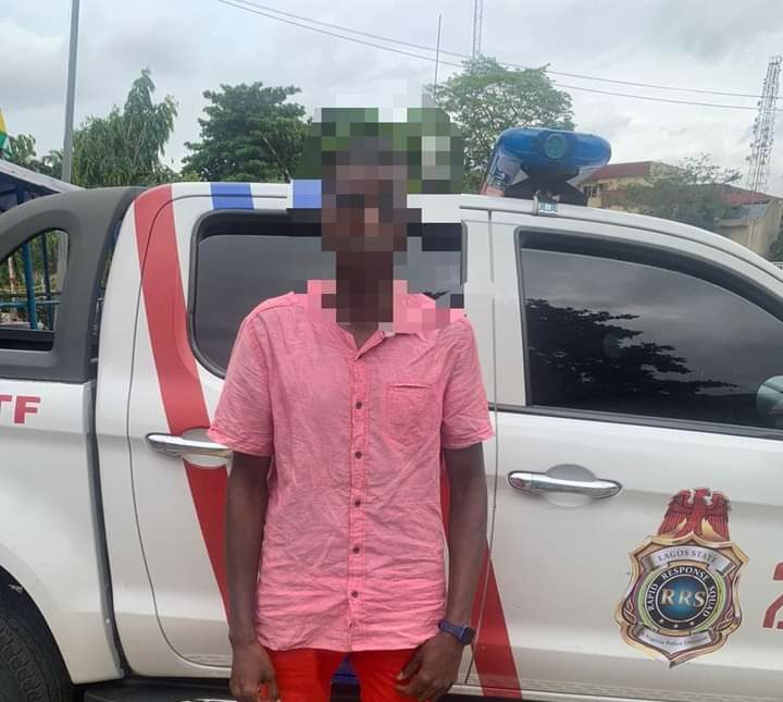 Police stop Lagos hawker Rabiu Nafiu from jumping into Lagoon - P.M. News