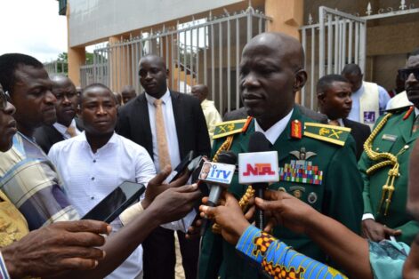 COAS Lagbaja rewards 7 army officers, 5 soldiers for acts of valour - P.M. News