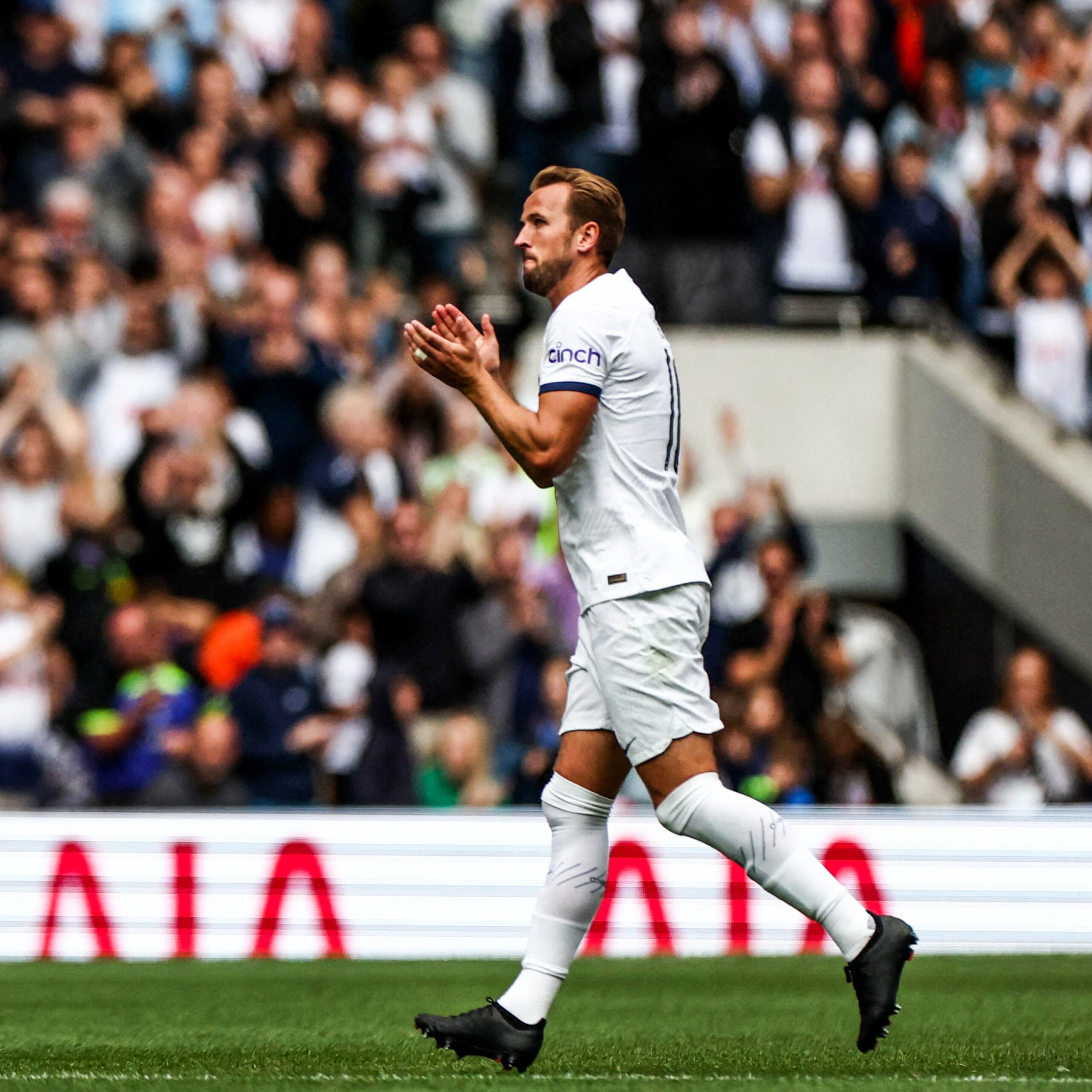 Harry Kane puts speculation to one side with four goals in Tottenham ...