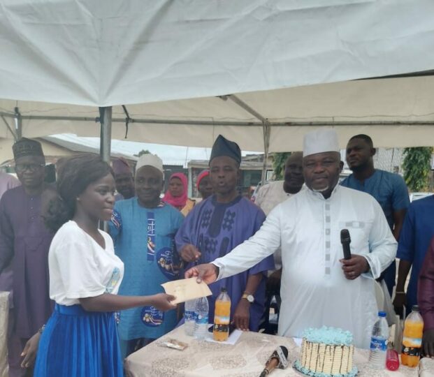 Oba-elect Abu Ododo empowers youths of Ijeododo community in Lagos - P ...