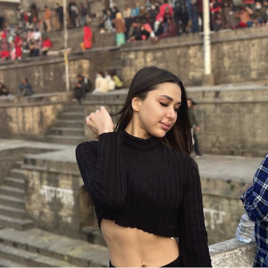 Video of Russian YouTuber harassed while filming in Delhi's Sarojini ...