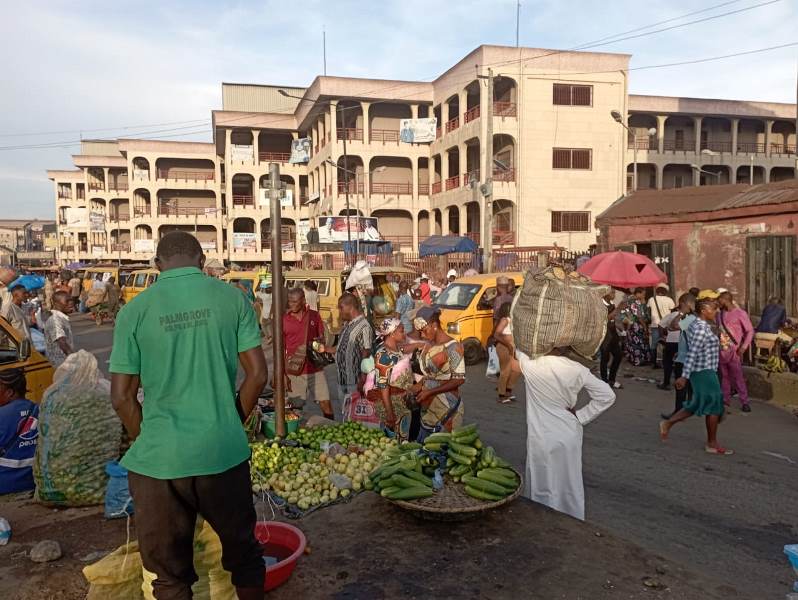 LAWMA dislodges roadside traders at Oyingbo Market - P.M. News