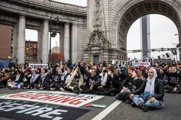 Us Pro Palestinian Protesters Storm Manhattan Bridge P M News
