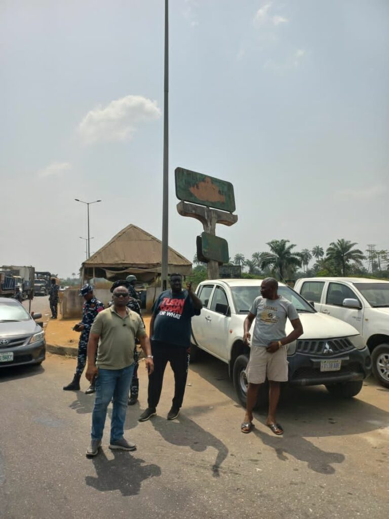 Rivers CP Disu leads surprise visit to checkpoints (PHOTOS) - P.M. News