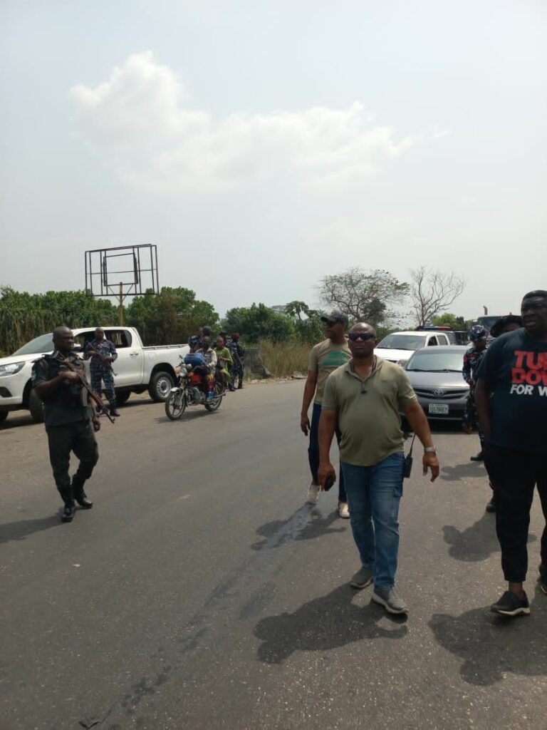 Rivers CP Disu leads surprise visit to checkpoints (PHOTOS) - P.M. News