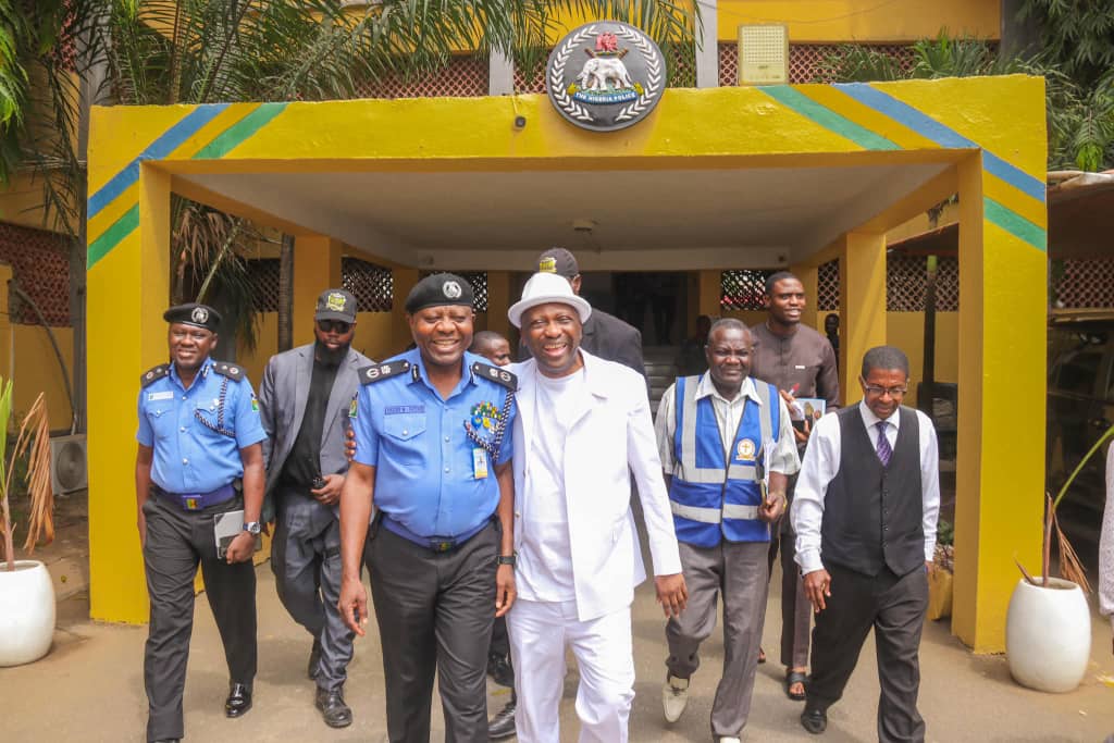 Lagos Commissioner Of Police Adegoke Fayoade receives Primate Ayodele ...