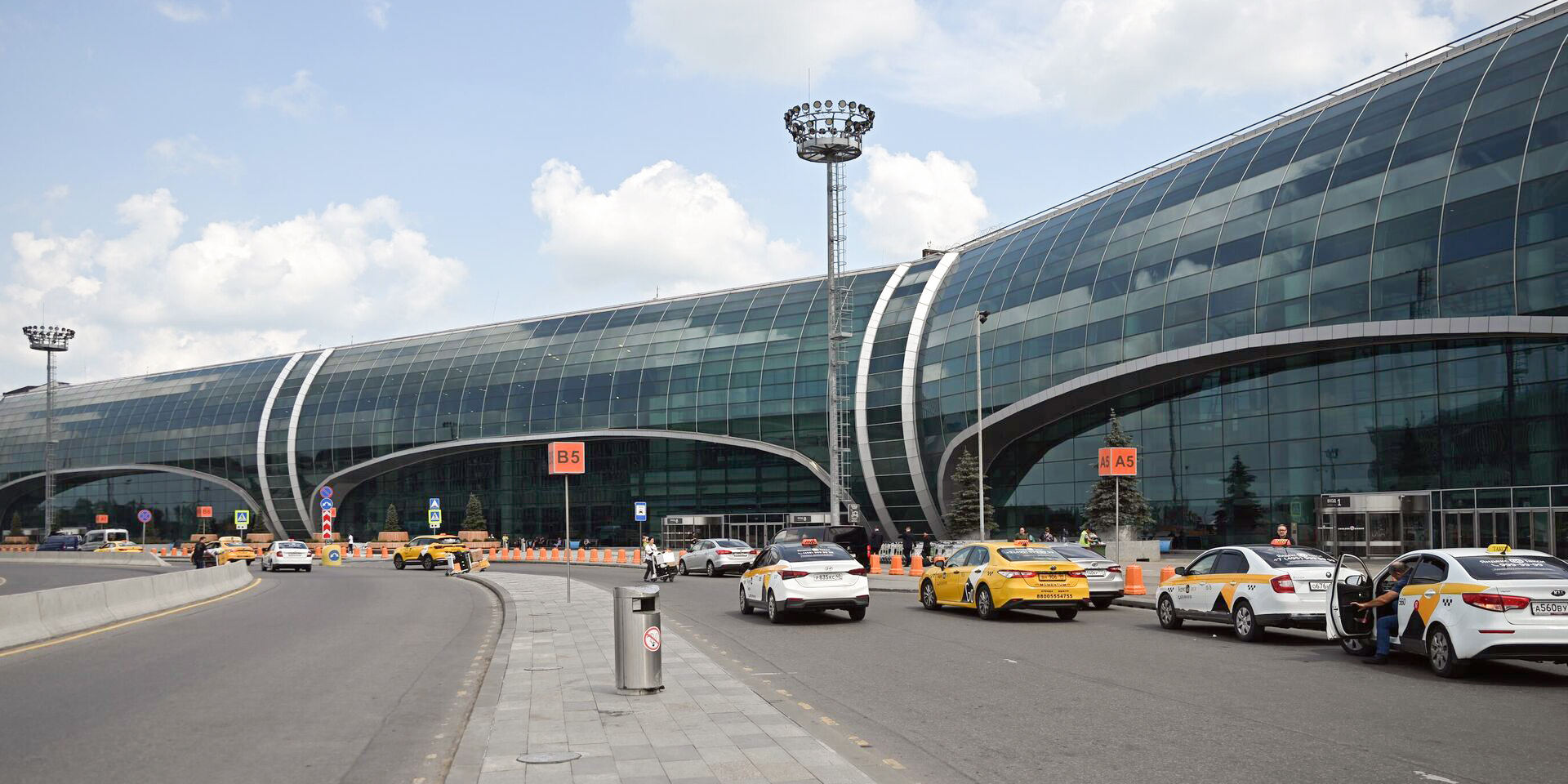 Russia temporally closes Moscow airports due to possible drone attacks - P.M. News