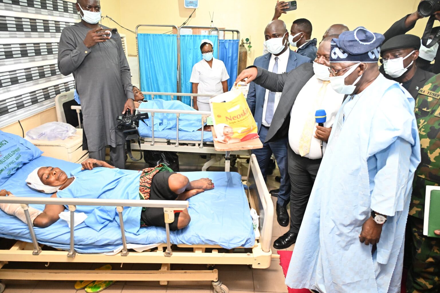PHOTOS: Tinubu visits Benue attack victims in hospital - P.M. News