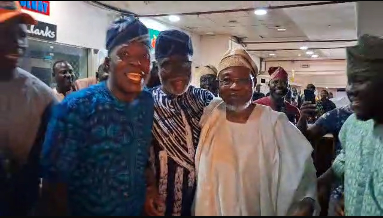 Owokoniran received with open arms: Excitement grows in Lagos over PDP ...