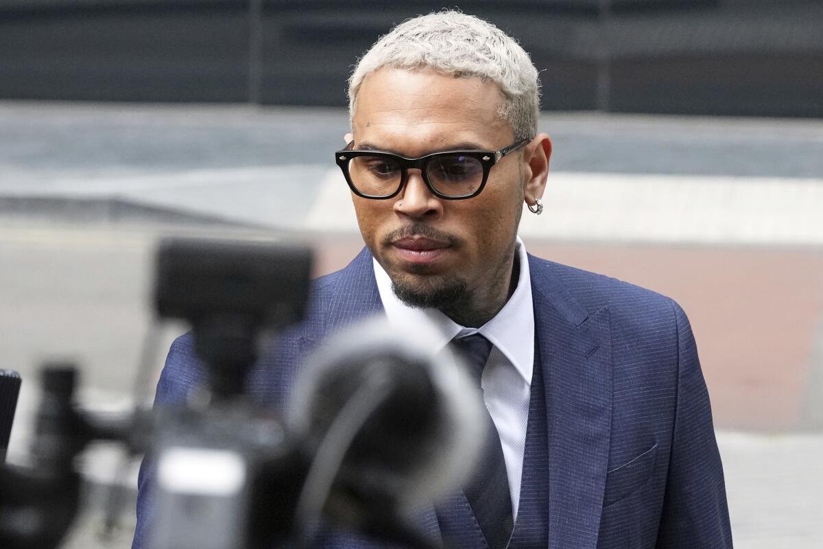 Chris Brown, Omololu Akinlolu in UK court over alleged bottle attack – P.M. News
