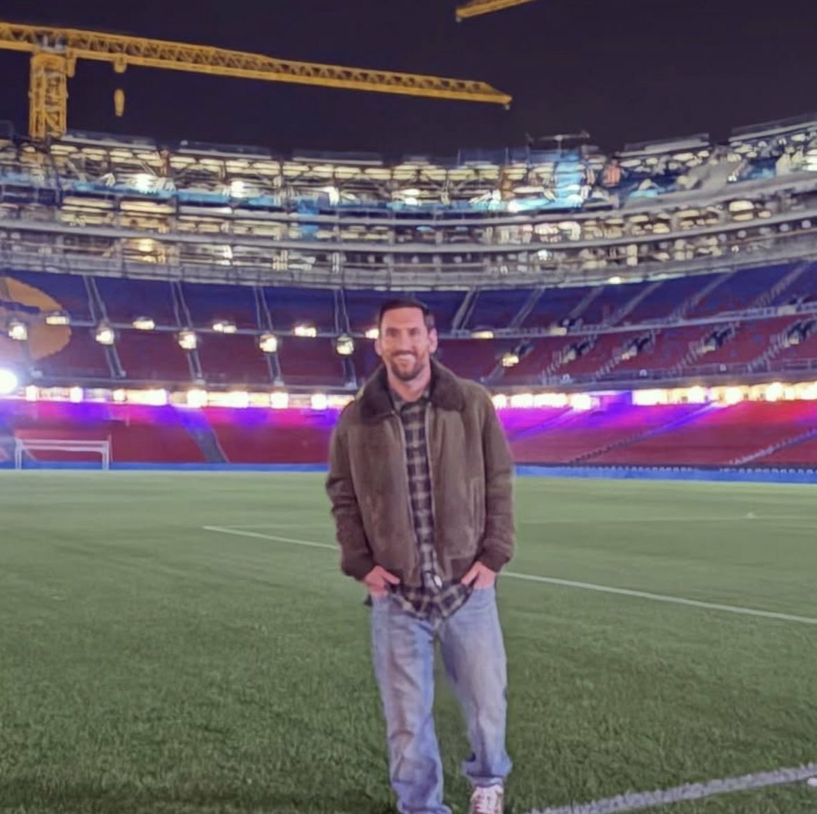 Messi makes emotional return to Camp Nou (video) - P.M. News