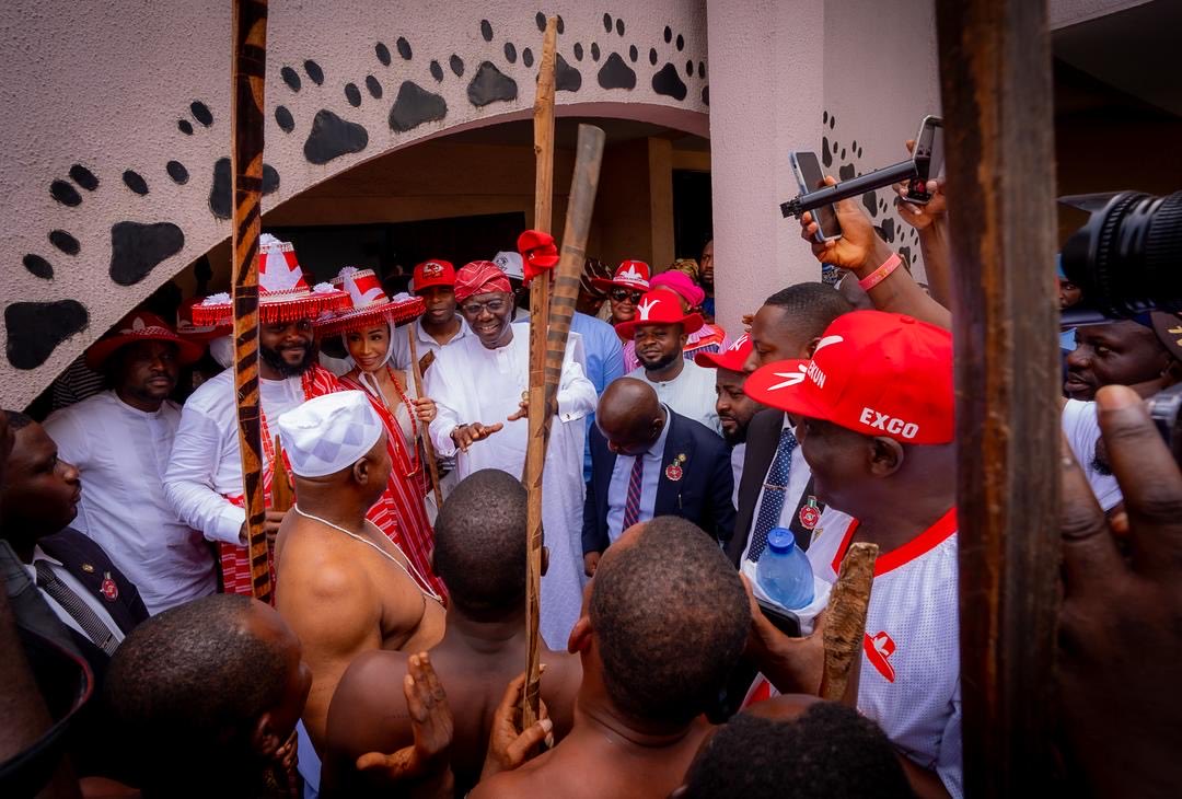 PHOTOS: Seyi Tinubu bags second 'Okanlomo' title within a week - P.M. News