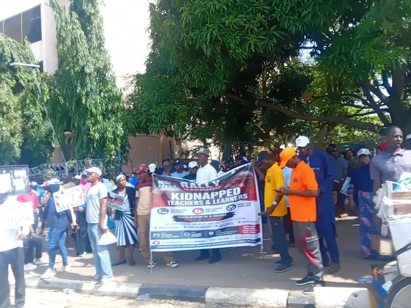 NUT stages nationwide protest over killing of teacher in Oyo – P.M. News